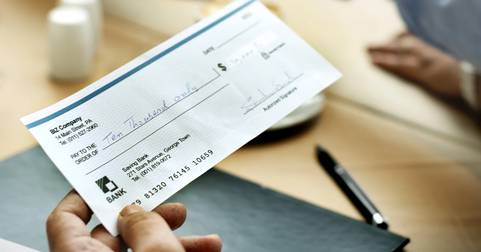 Déposer un chèque chez Axa Banque : la marche à suivre